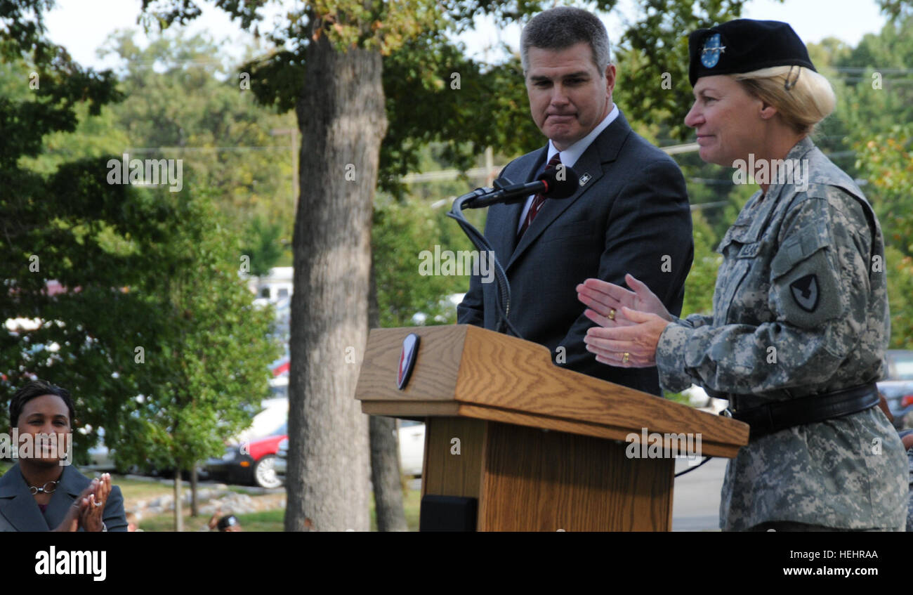 US Army 52681 Clap for Contacting Command Stock Photo - Alamy