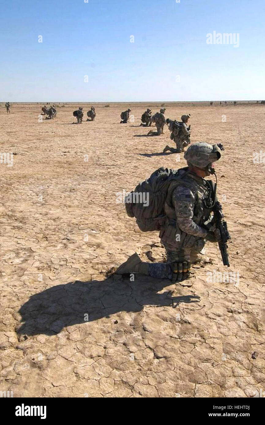 Army iraq security perimeter hi-res stock photography and images - Alamy