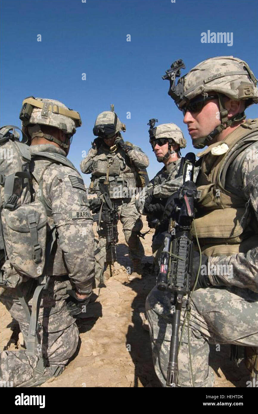 Flickr - The U.S. Army - Tactical pause Stock Photo - Alamy