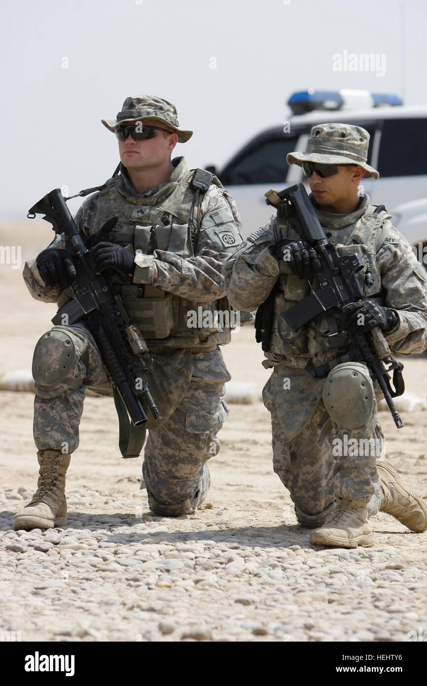 Multi-National Division- Baghdad Soldiers observe as 17th Iraqi Army ...