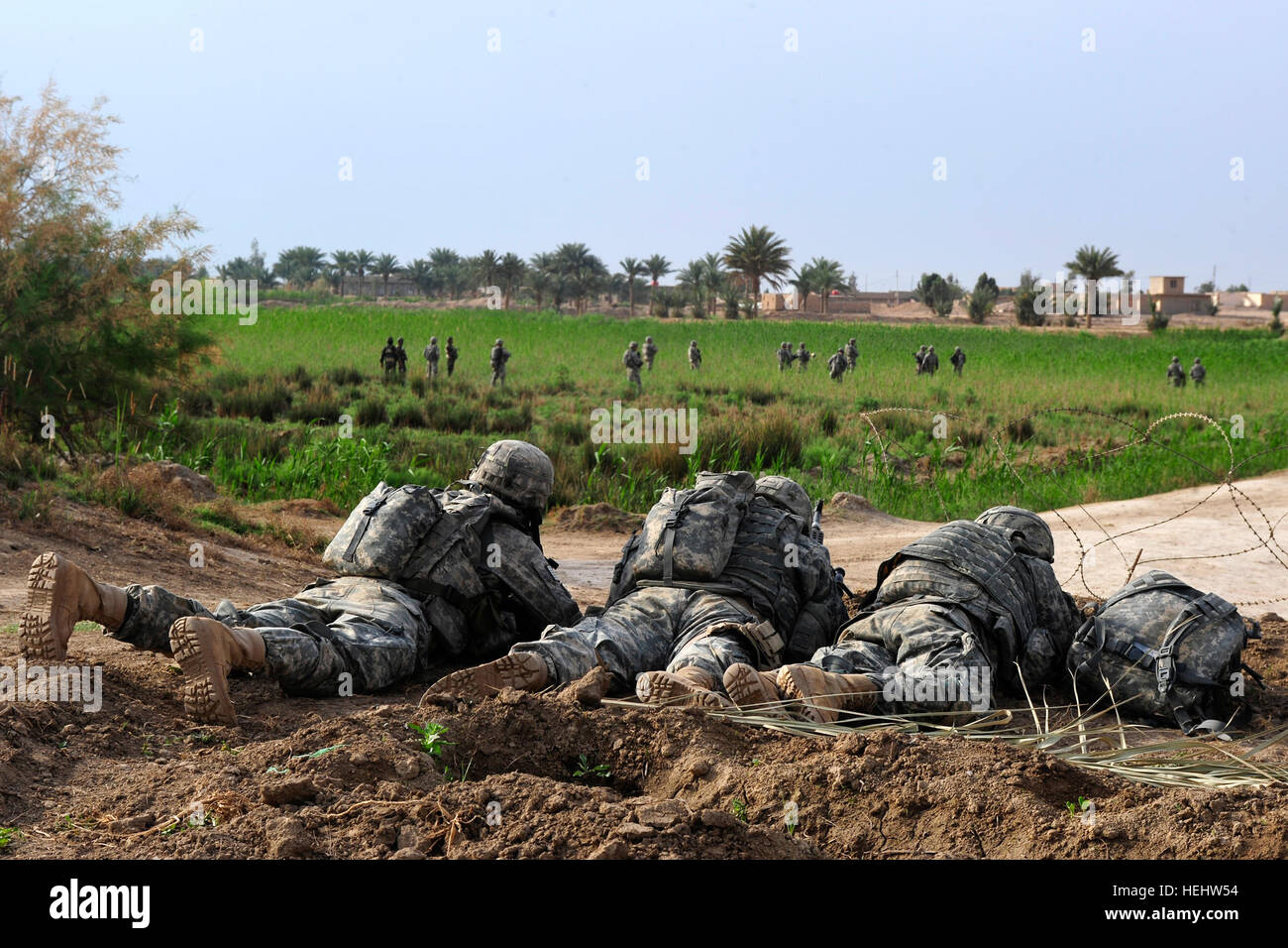 U.S. Soldiers from the 1st Battalion, 6th Infantry Regiment, 2nd ...