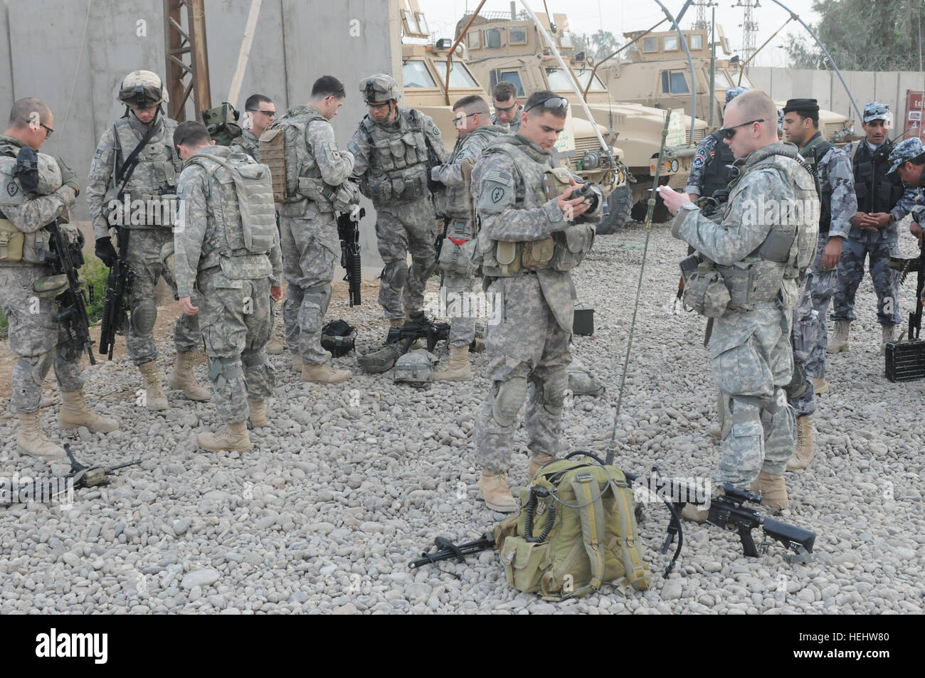 U.S. Soldiers from 1st Platoon, Alpha Company, 2nd Battalion, 35th ...