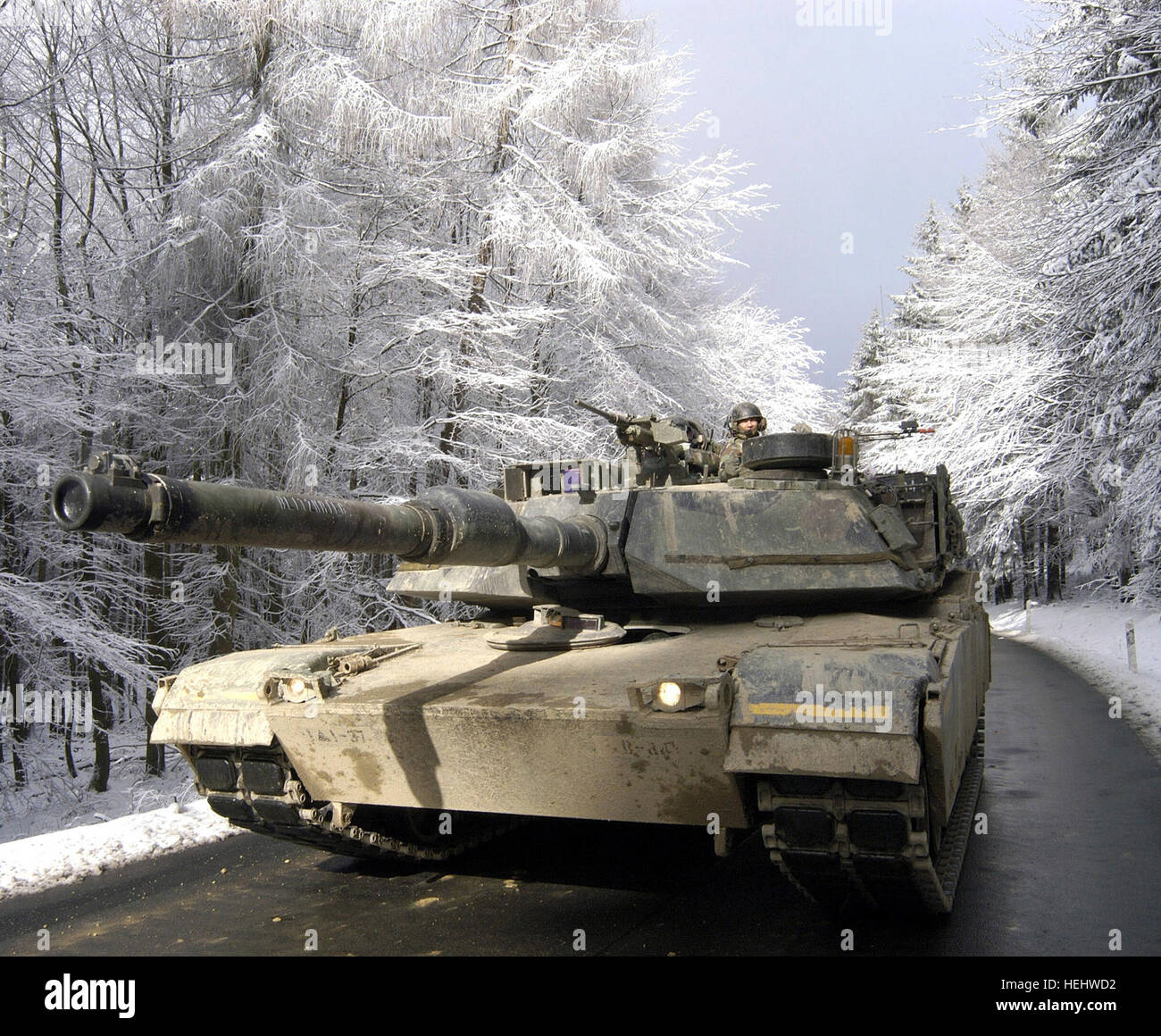 In February 2005, U.S. Army 1st Armored Division personnel operate M-1A ...