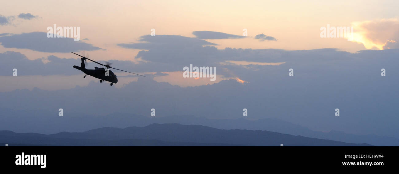 A 101st Combat Aviation Brigade, Task Force Eagle Assault UH-60 ...