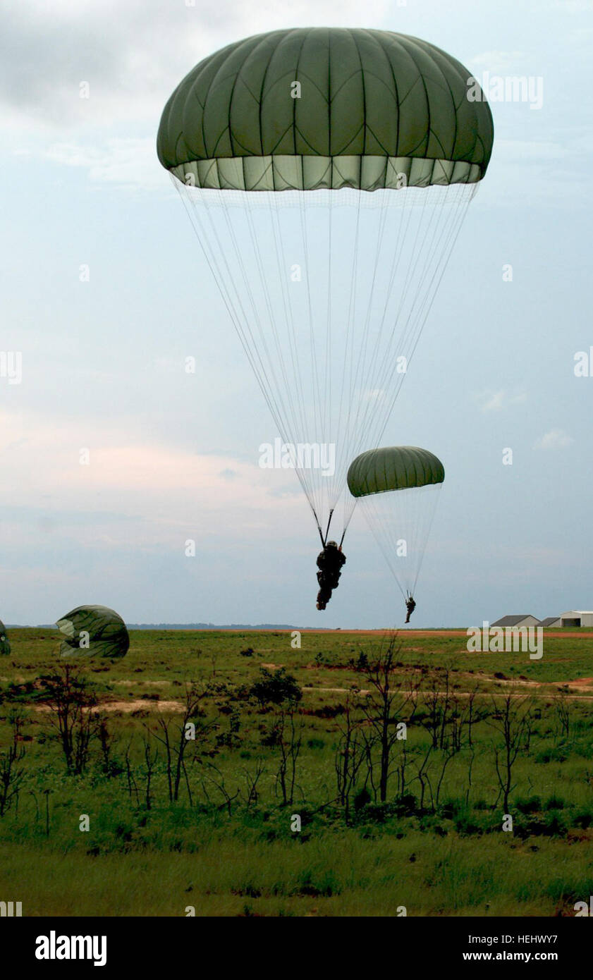 Military parachute deploying hi-res stock photography and images - Alamy