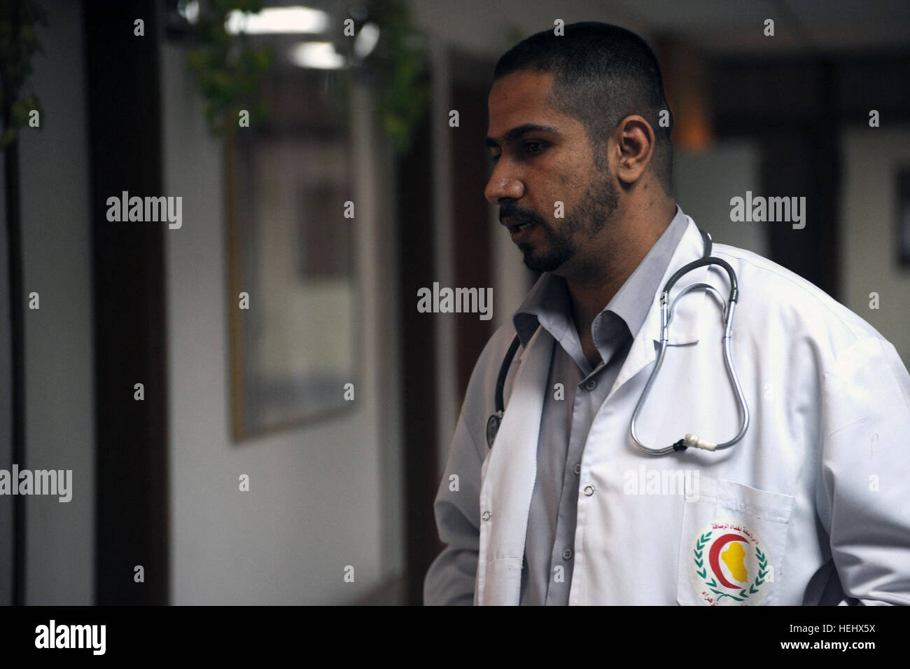 An iraqi doctor stands outside hi-res stock photography and images - Alamy