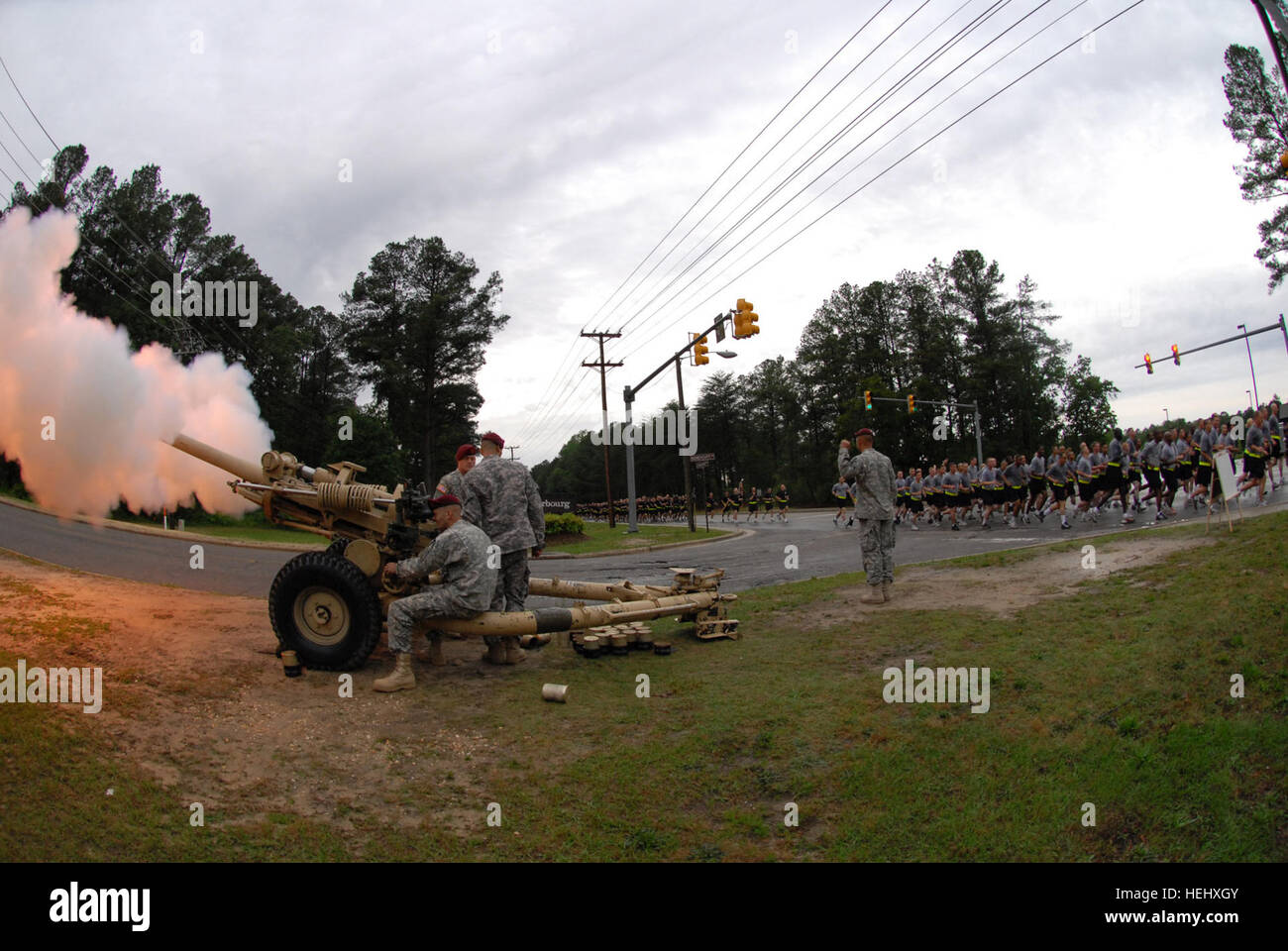 Airborne artillerymen 82nd division hi-res stock photography and images ...