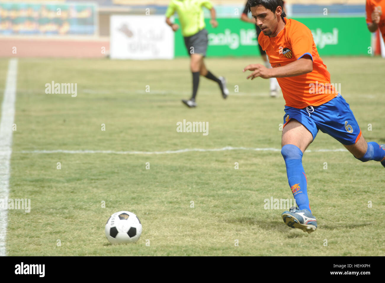 Iraqi national soccer team player hi-res stock photography and images ...