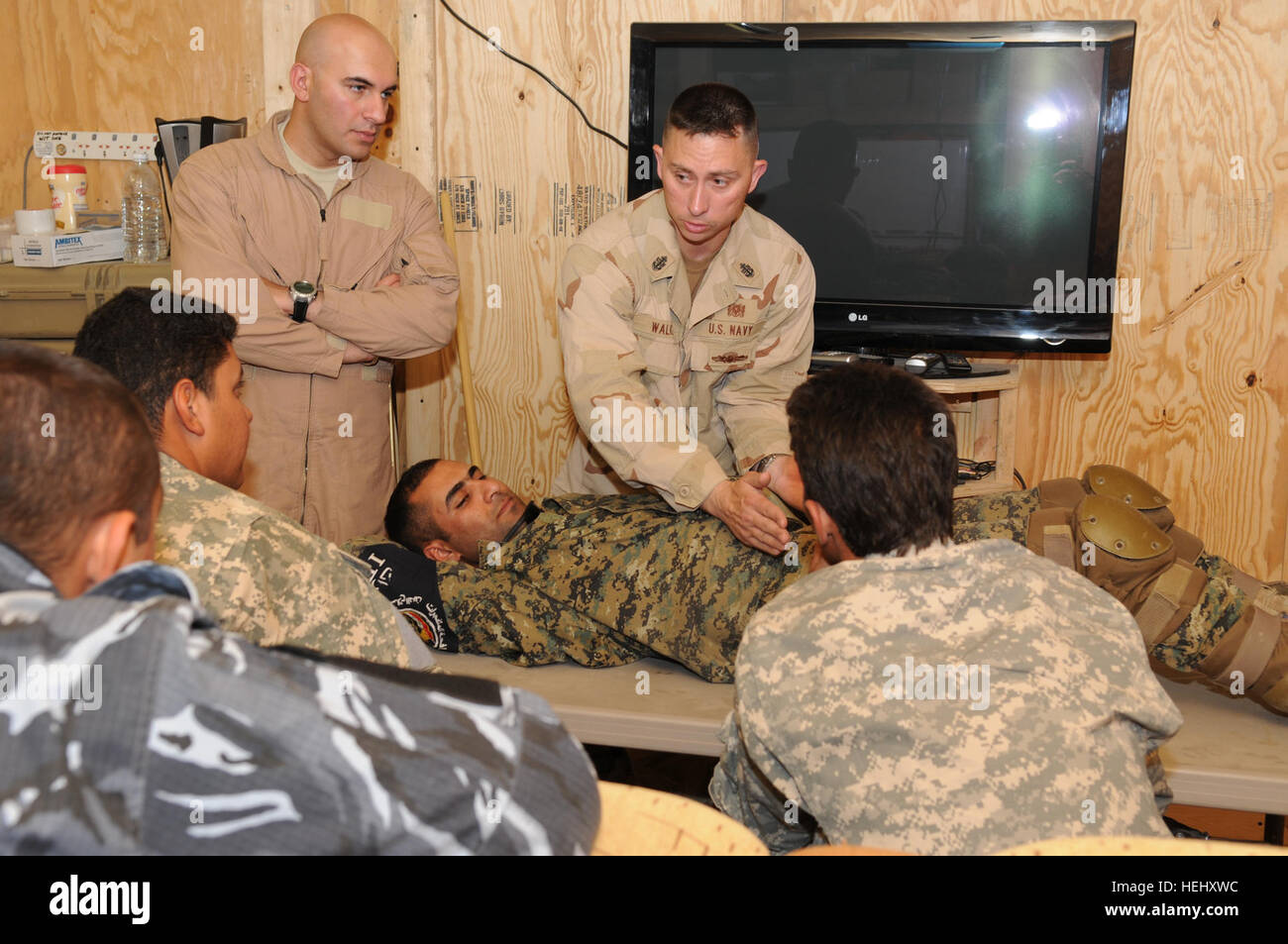 Iraqi police explosive ordnance disposal team hi-res stock photography ...