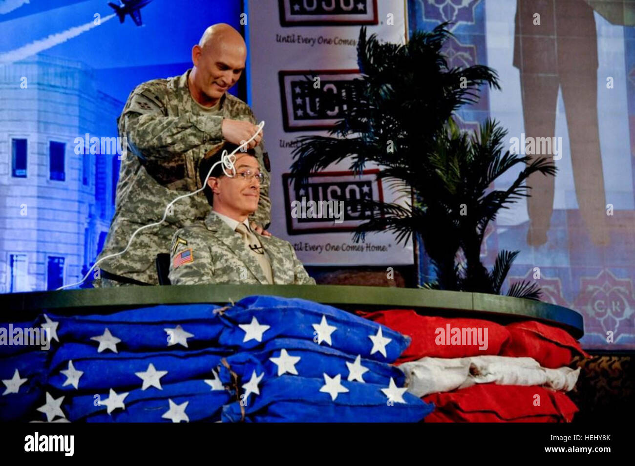 Multi-National Force-Iraq Commanding Gen. Ray Odierno helps Stephen ...