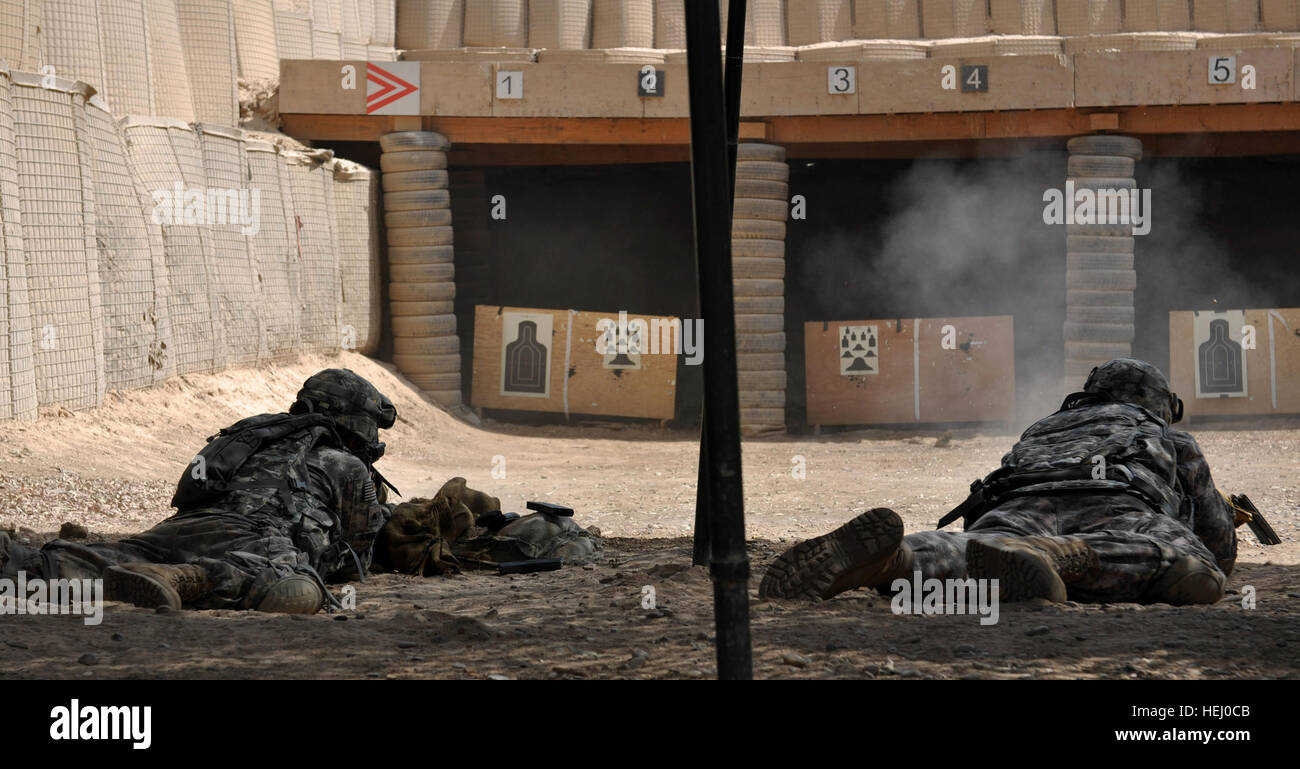 Soldiers shoot their M4 Carbine rifle to qualify at Prosperity Range ...