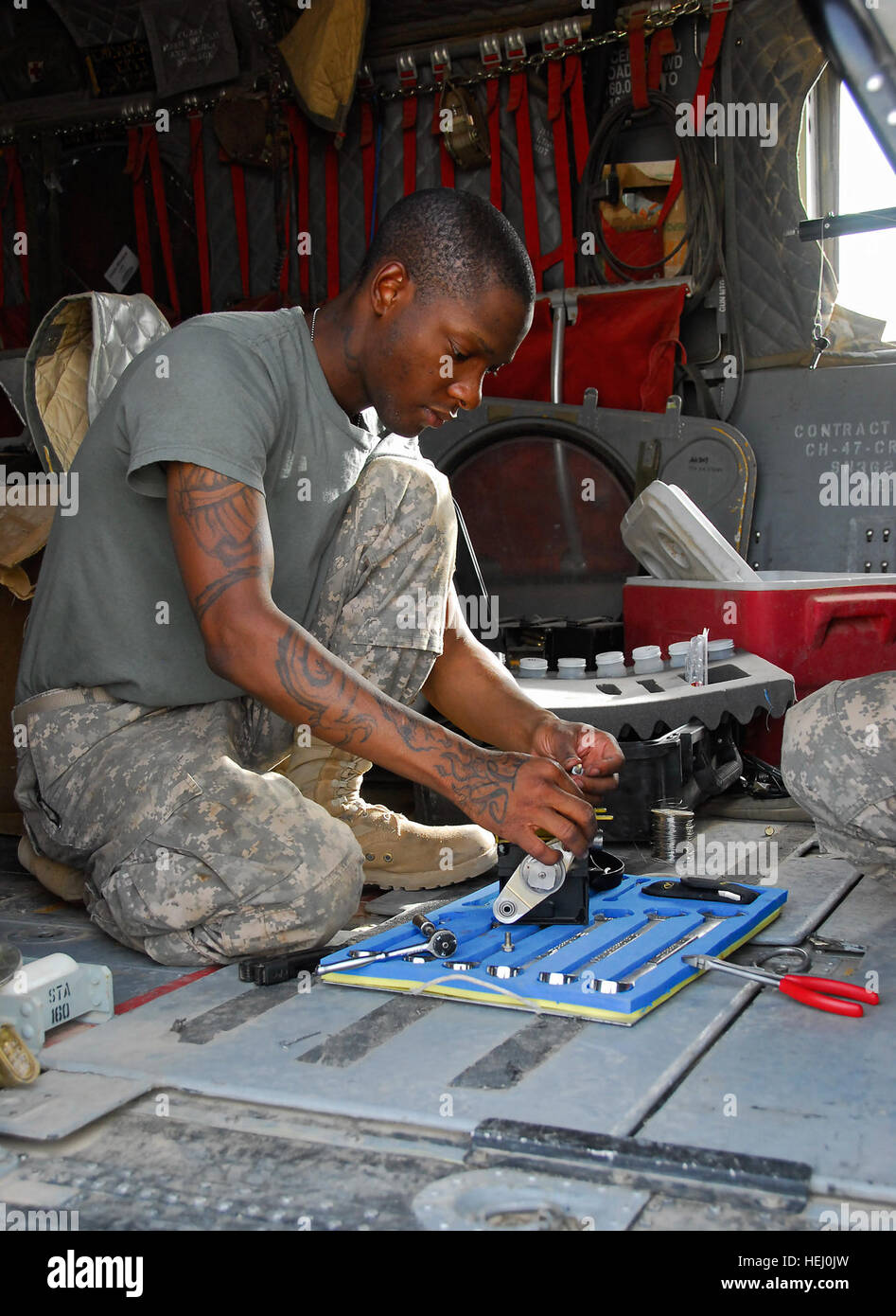 A U.S. Army CH-47 Chinook helicopter mechanic from the 2/104th General ...
