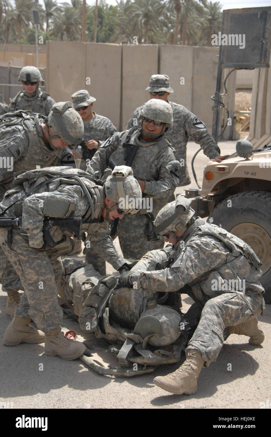 Soldier combat roll hi-res stock photography and images - Alamy