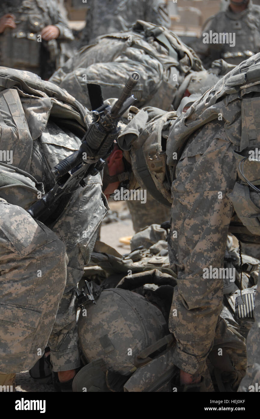 U.S. Soldiers of Echo Company, 1st Battalion, 5th Cavalry Regiment, 2nd ...