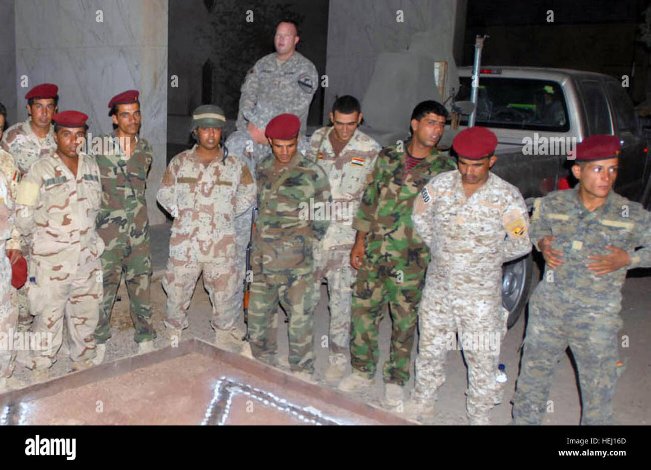 Soldiers from 11th Iraqi Army Division Field Engineer Regiment from the ...