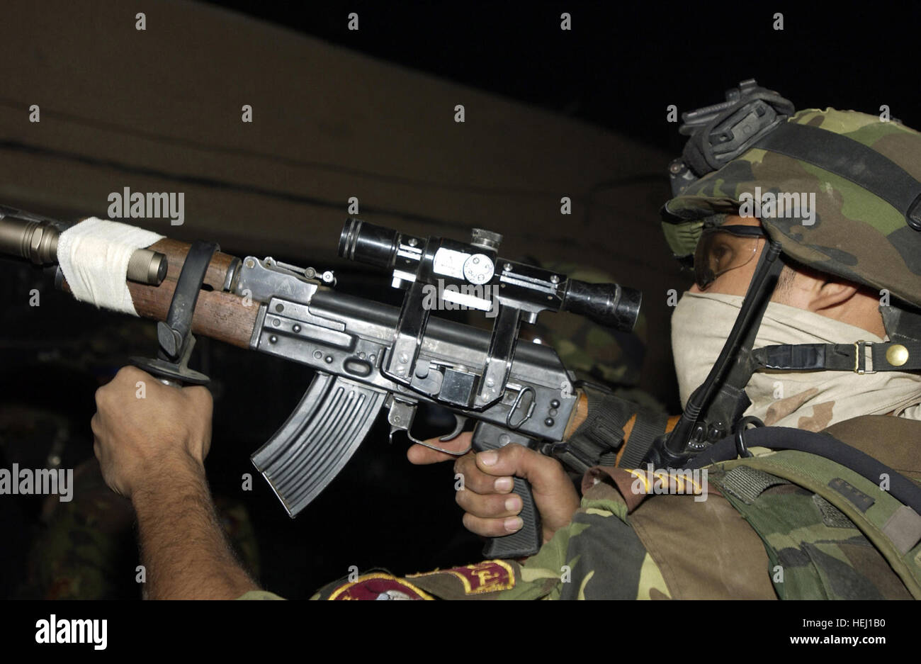 An Iraqi Army Soldier assigned to 3rd Battalion, 2nd Brigade, 6th ...