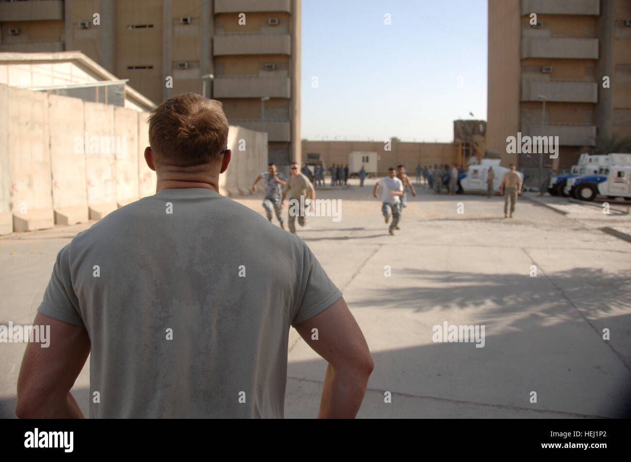 Iraqi security forces from the 1st National Police Division, run ...