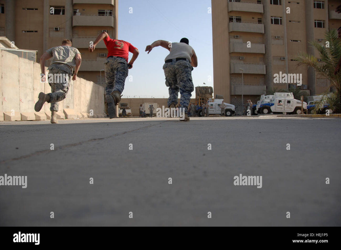 Iraqi security forces from the 1st National Police Division, run ...