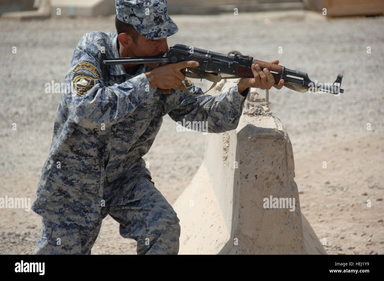 Iraqi security forces from the 1st National Police Division receive ...