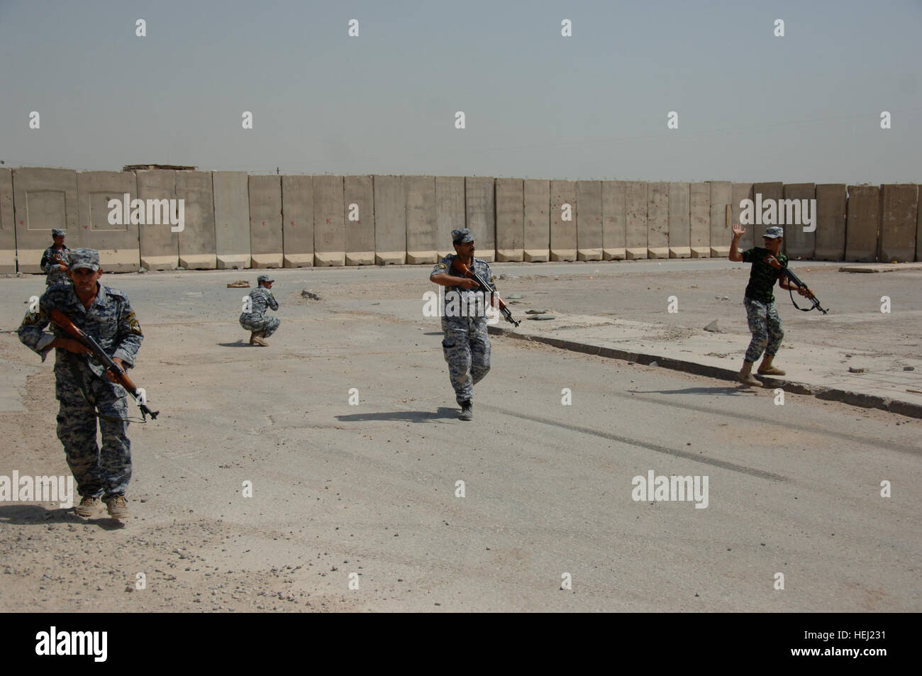 Iraqi security forces from the 1st National Police Division practice ...