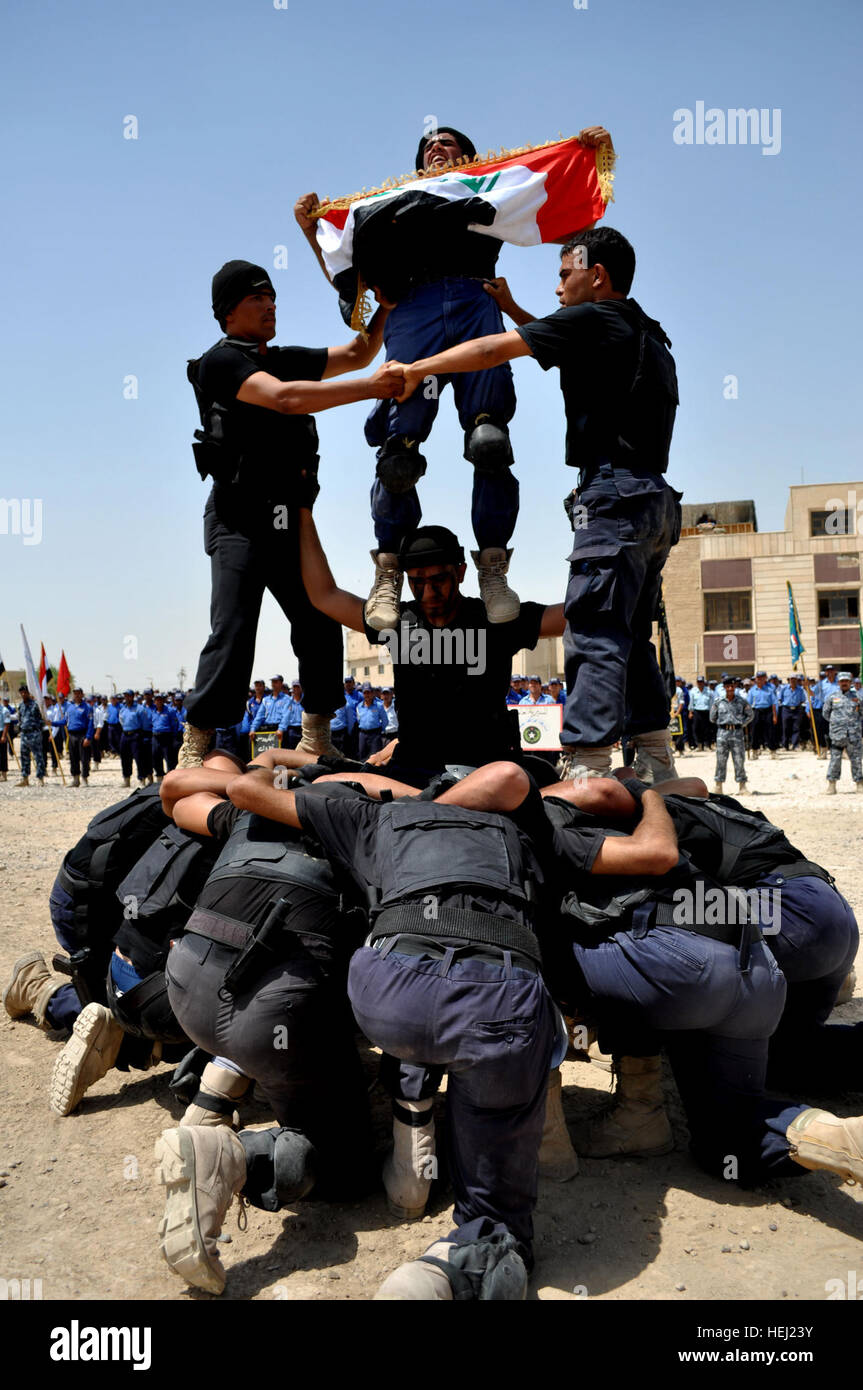 Iraqi Federal Police SWAT members join together to display their ...