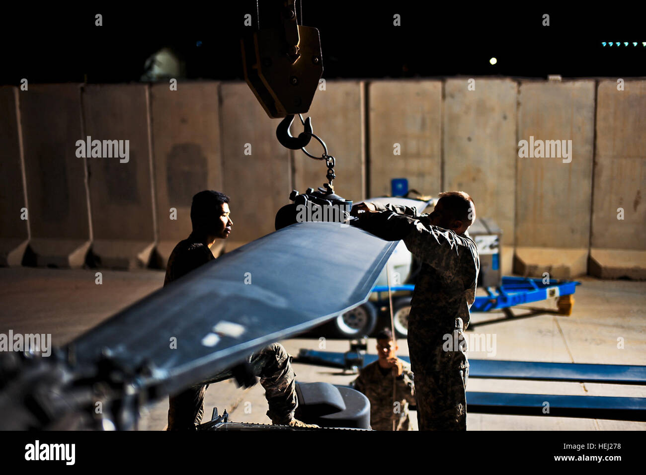 Before pulling the pins that hold a main rotor blade in position, Sgt ...