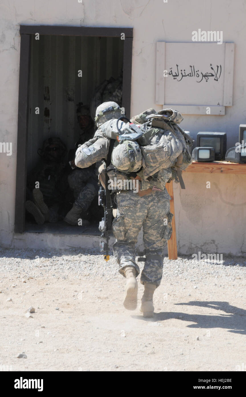 Soldiers of the 141st Infantry Battalion, 3rd Infantry Brigade Combat ...
