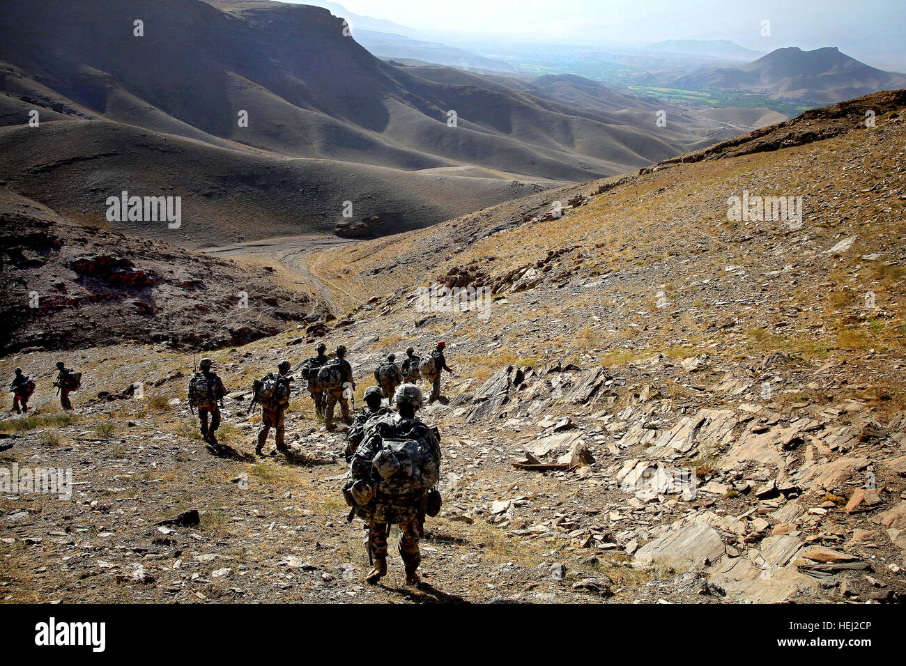 U.S. Army Soldiers assigned to 3rd Platoon, Apache Company, 2nd ...