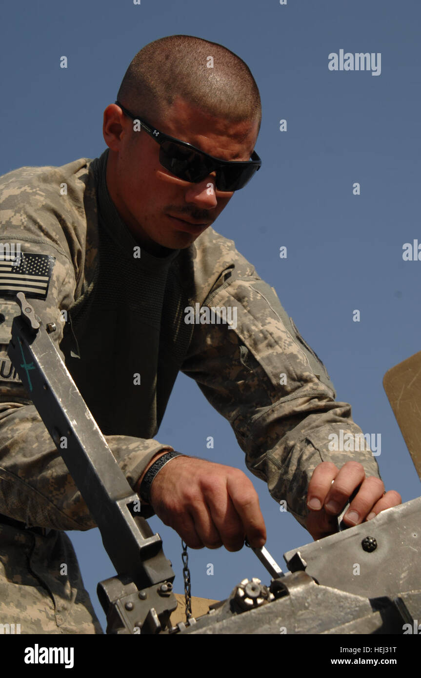 U.S. Army Military Police from the 7-72 MP Company, 91st MP Battalion ...