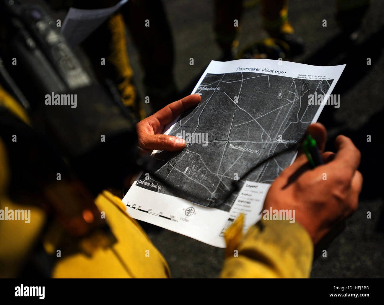 Eric Rosenquist, a Nature Conservancy "Burn Boss," briefs fellow ...