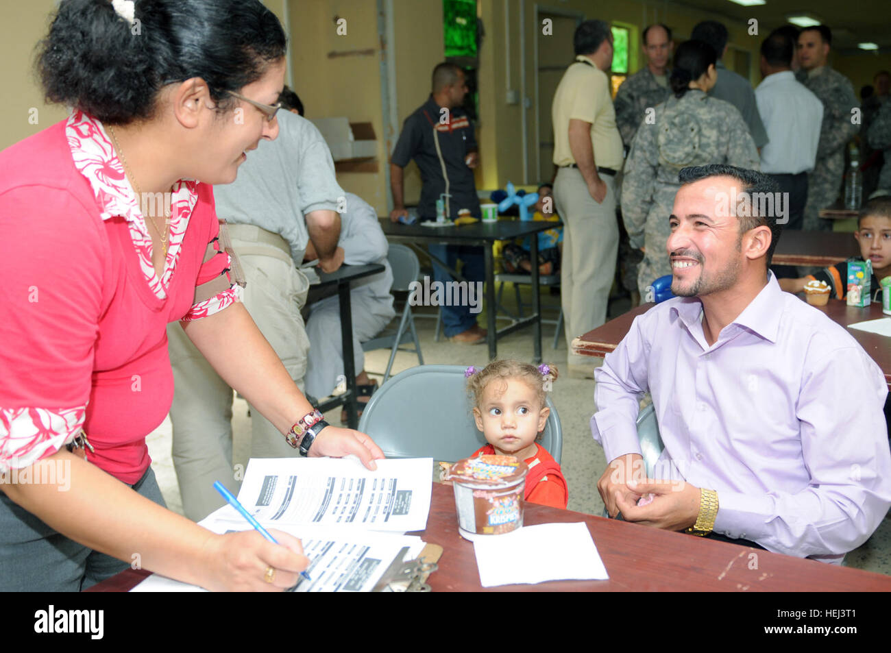 Military personnel conduct tactical hi-res stock photography and images ...