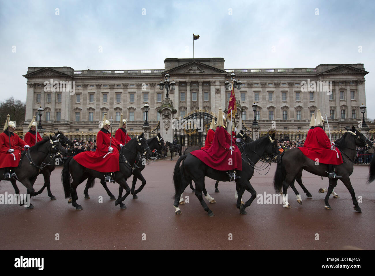 Security london buckingham palace hi-res stock photography and images ...