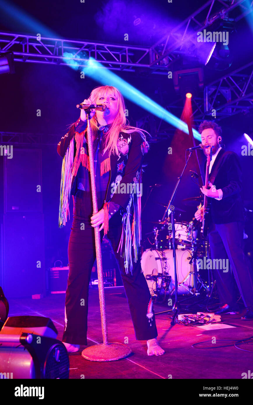 Kesha performing at the 20th Annual Best Buddies Miami Gala - 2016 Rock ...