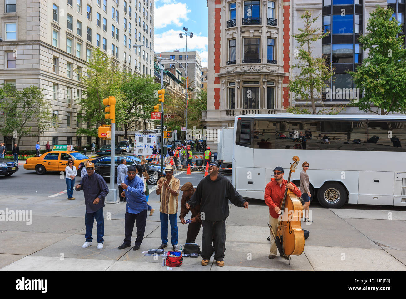 Music in new york hi-res stock photography and images - Alamy