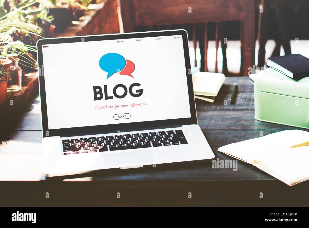 Blog screen hi-res stock photography and images - Alamy