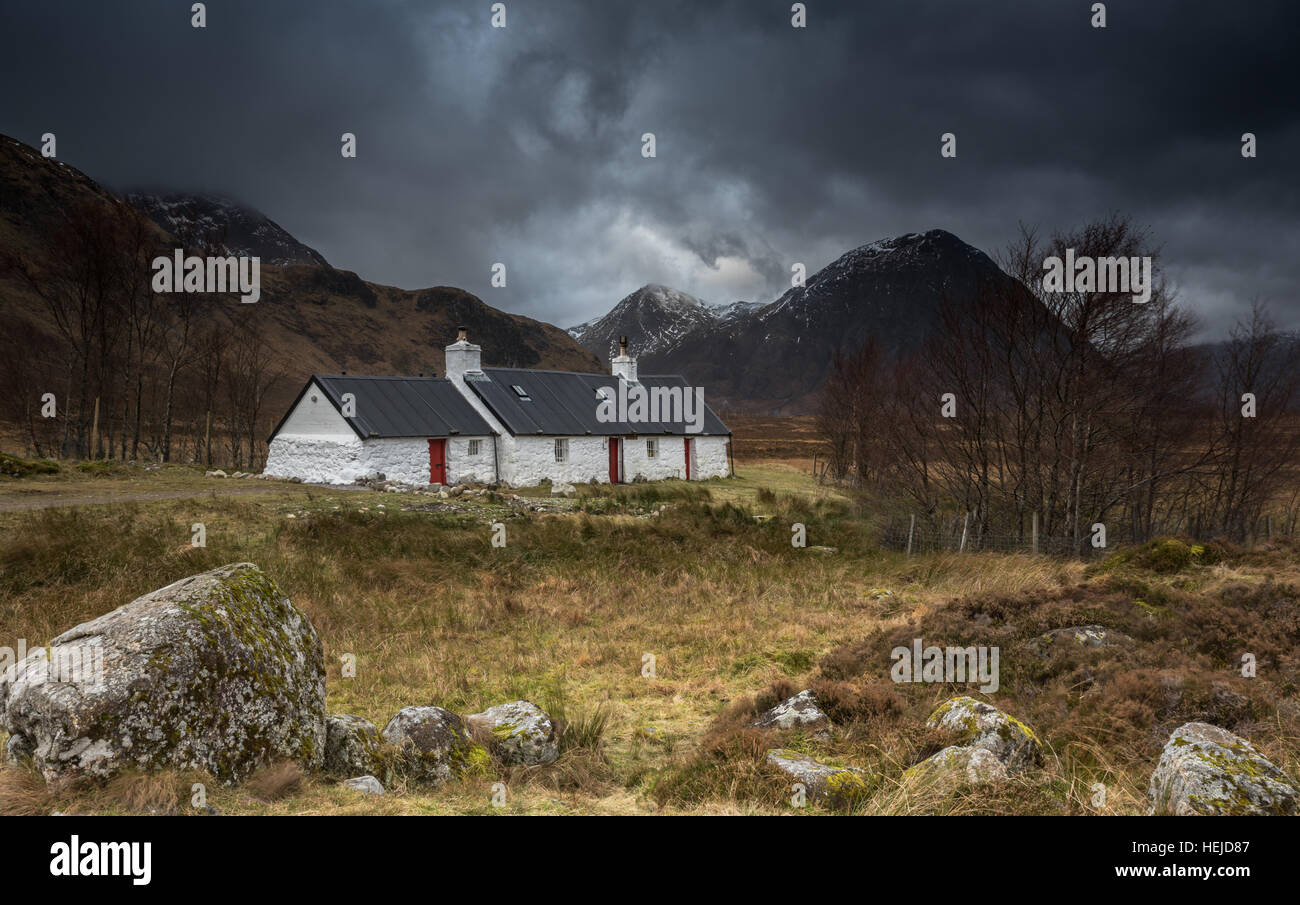Highlands cottage hi-res stock photography and images - Alamy
