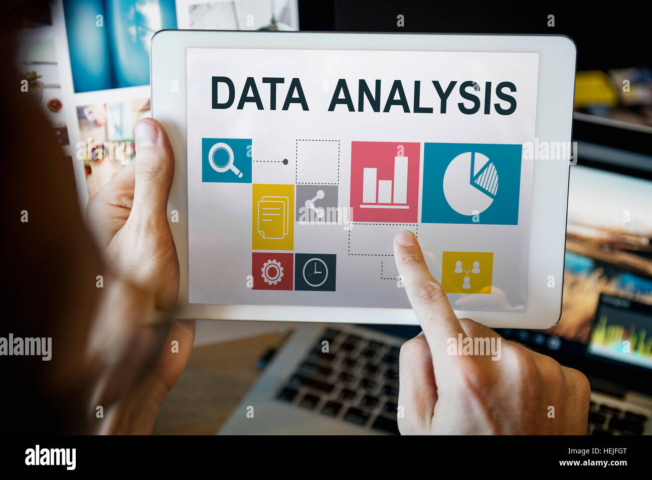 Data analytics presentation screen hi-res stock photography and images ...