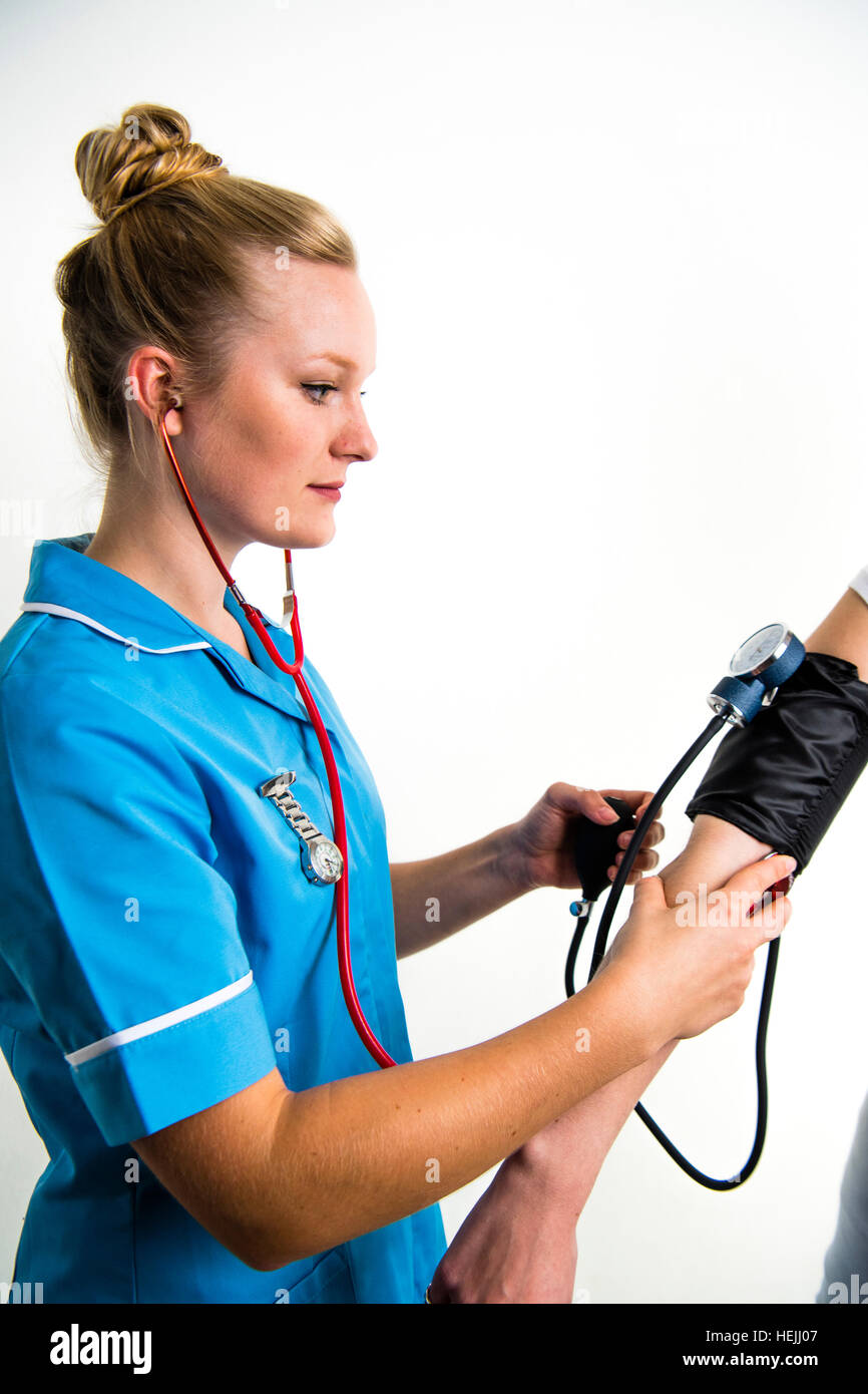 Nurses measuring blood pressure hi-res stock photography and images - Alamy