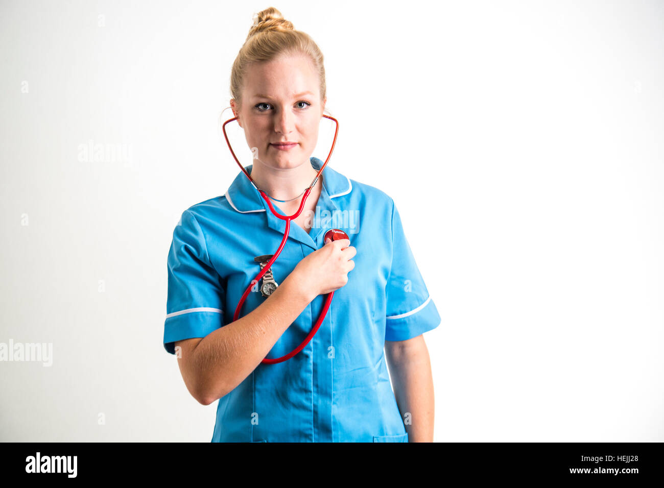 UK Health care professionals : A National Health Service (NHS) woman ...