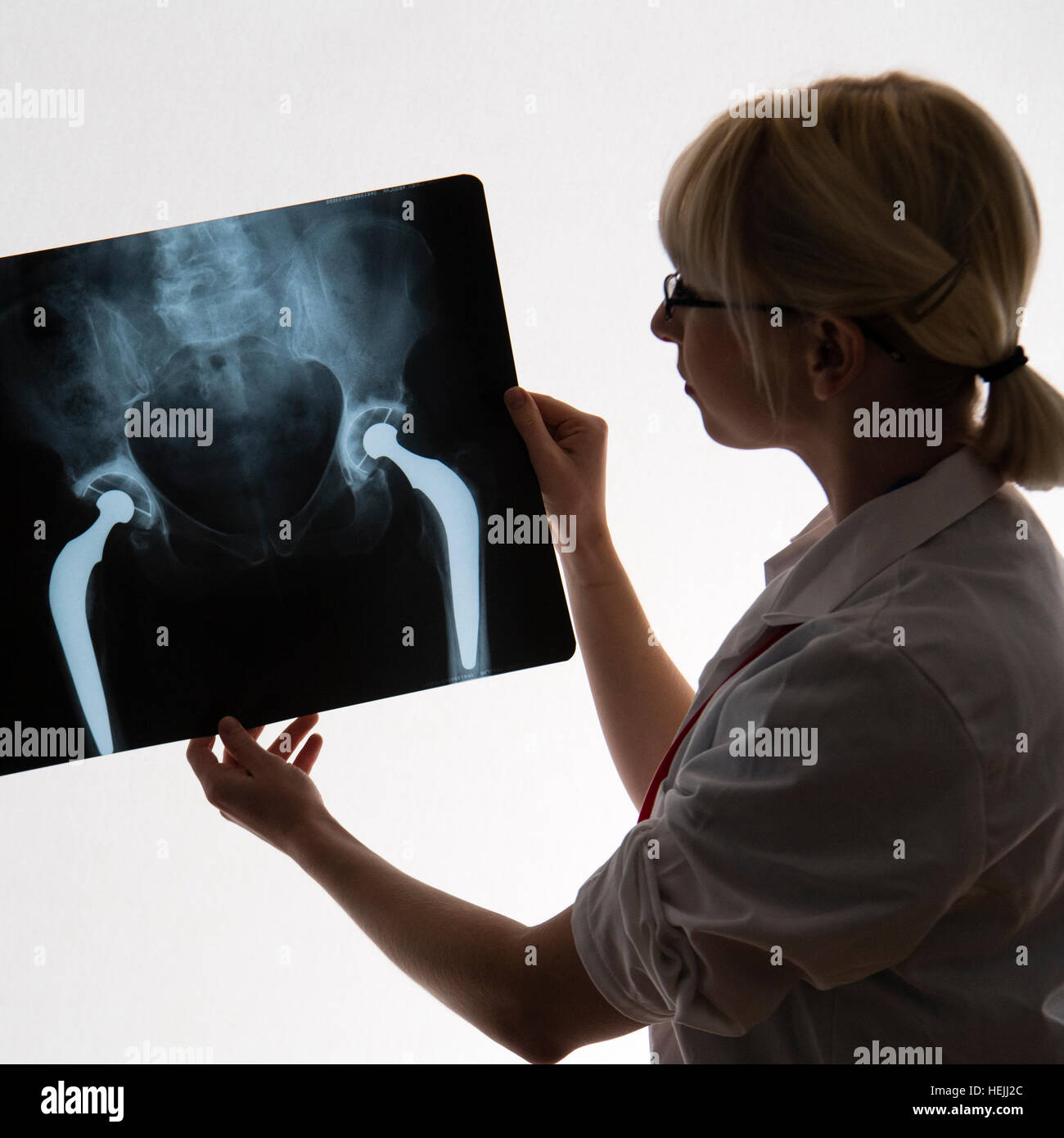 UK Health care professionals : A National Health Service (NHS) female ...