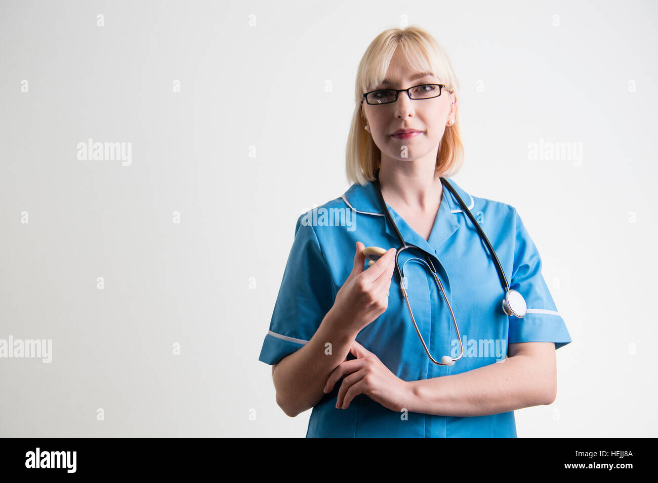 UK Health care professionals : A National Health Service (NHS) woman ...