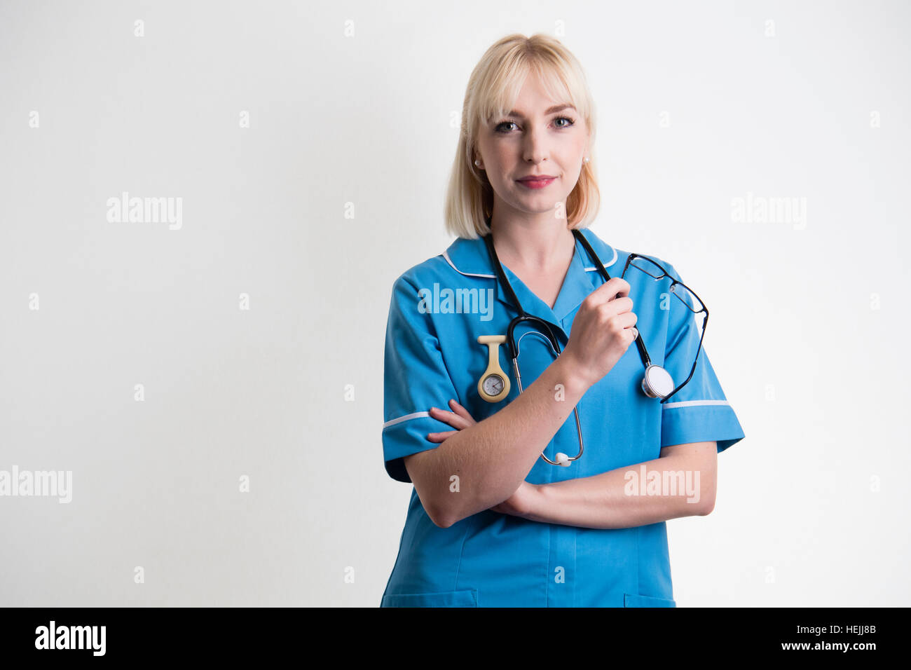 UK Health care professionals : A National Health Service (NHS) woman ...