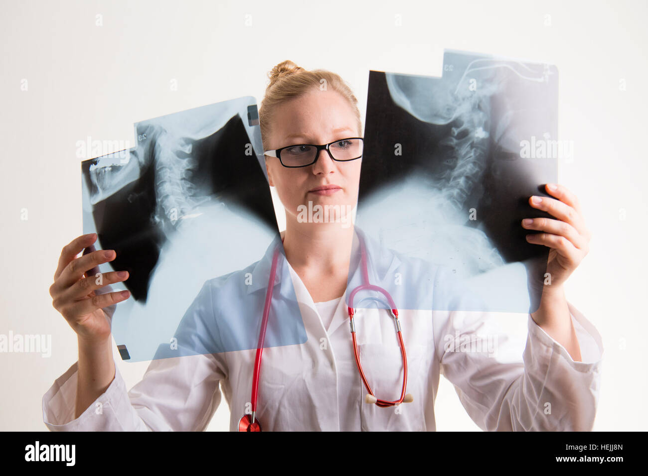 UK Health care professionals : A National Health Service (NHS) female ...