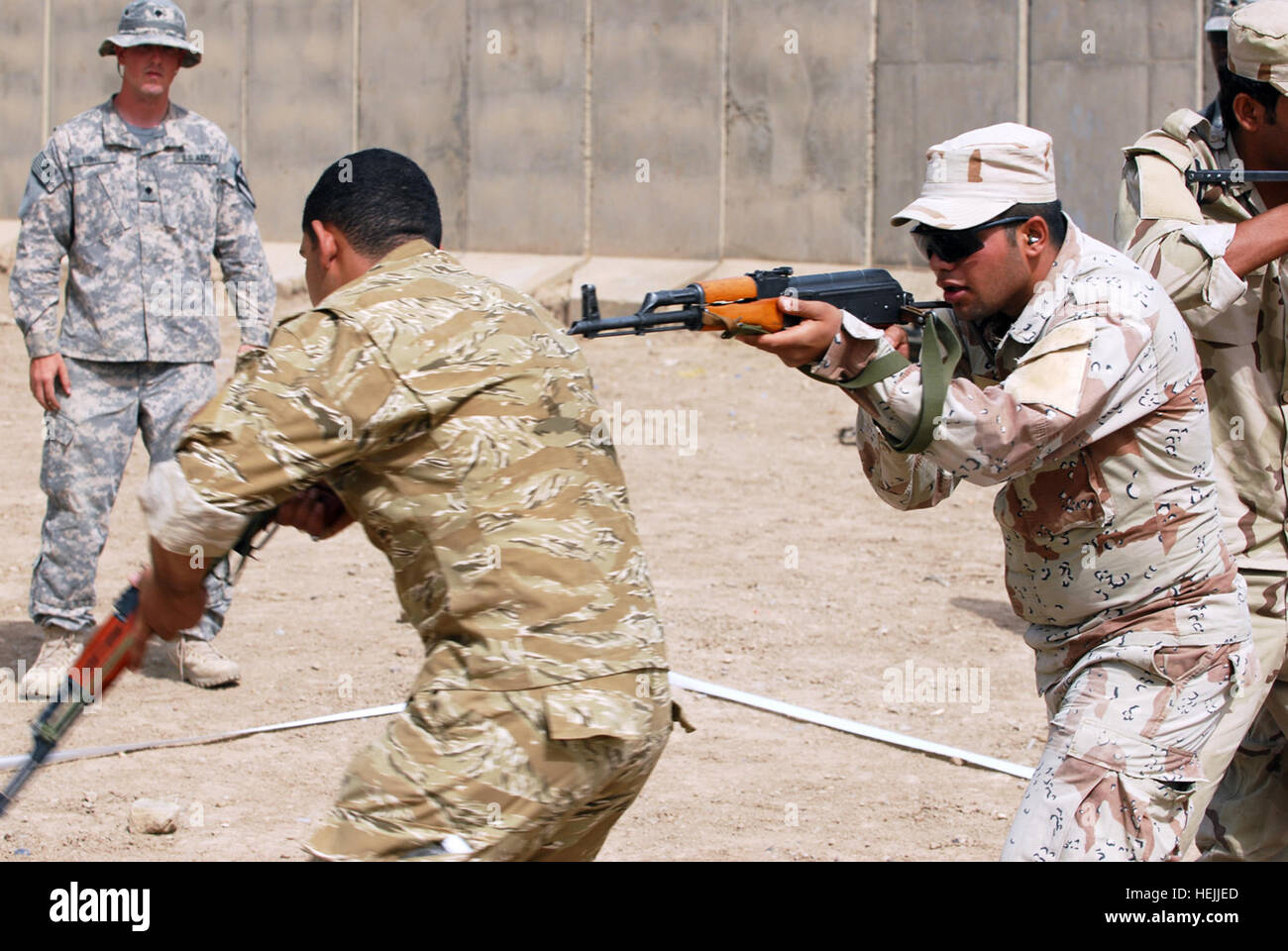 US Army 51819 BAGHDAD - Iraqi Army Soldiers with the 6th IA Division ...