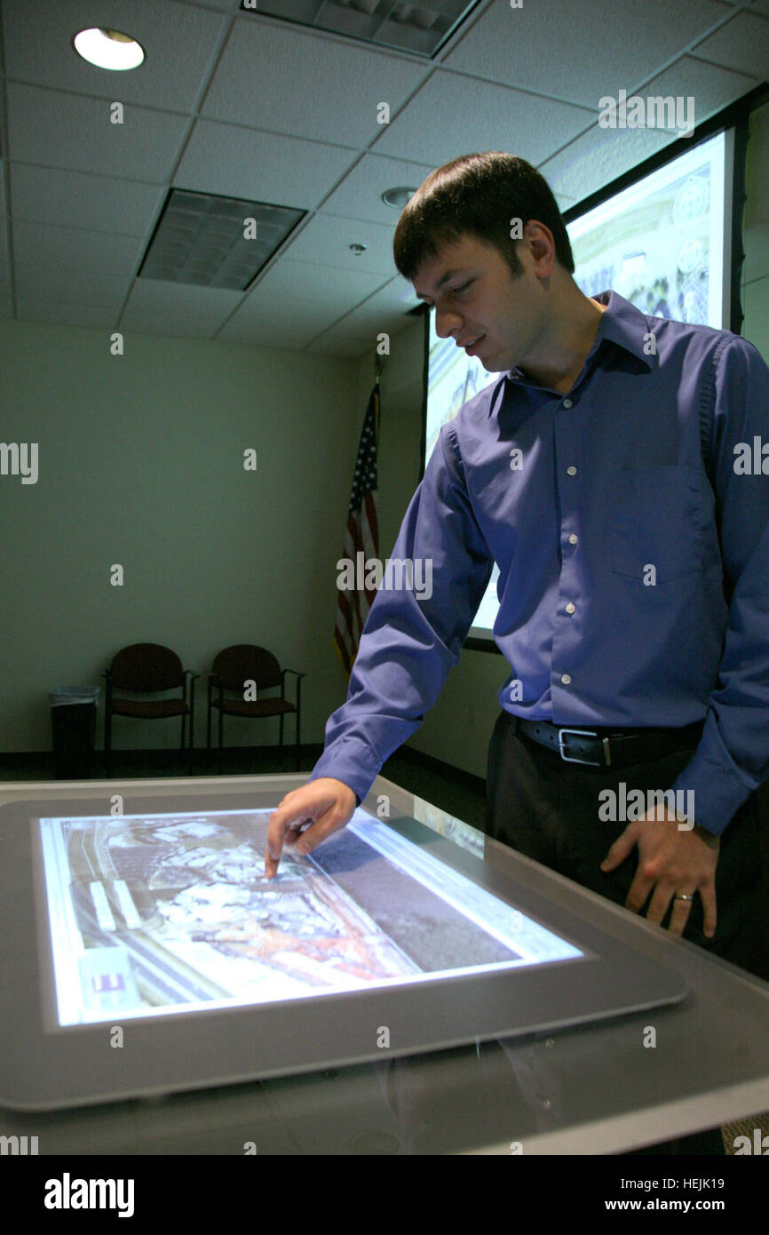 US Army 52292 In the Future Warfare Center's Simulation Center, Justin ...