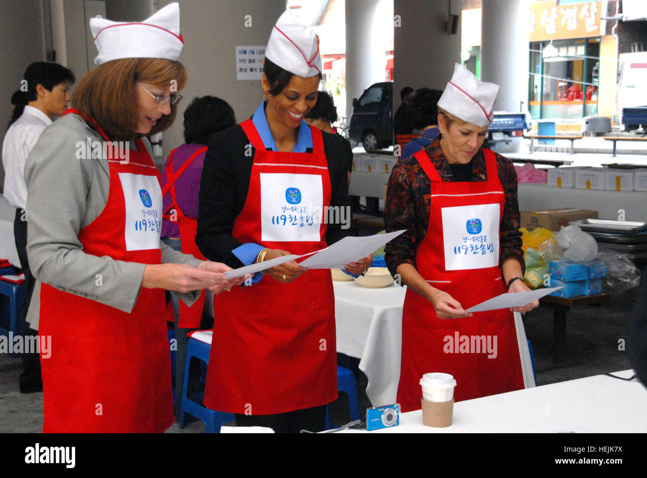 U.S. Army spouses prepare Song Pyun rice cakes to support cultural ...