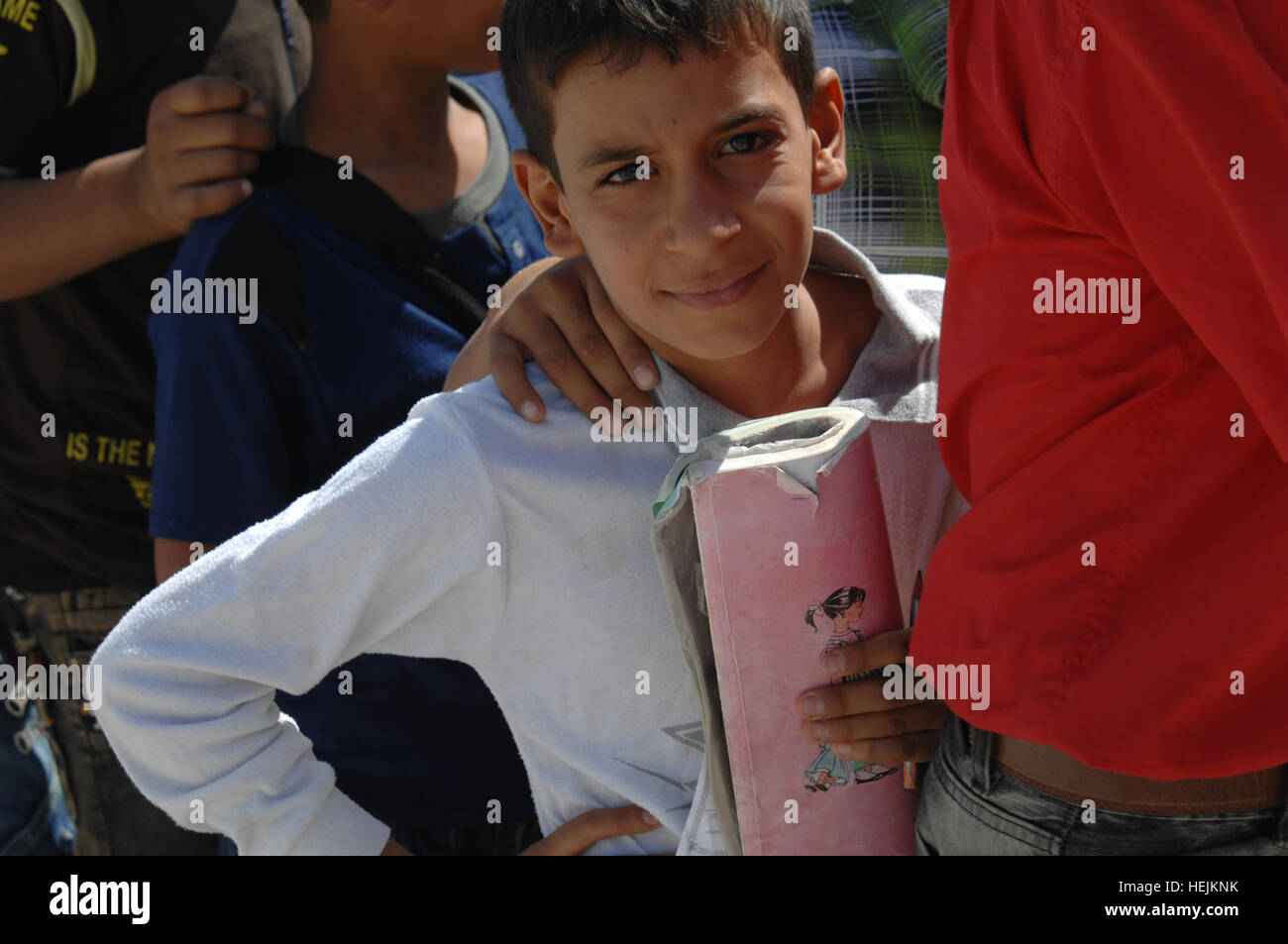 U s army soldiers distribute hi-res stock photography and images - Alamy