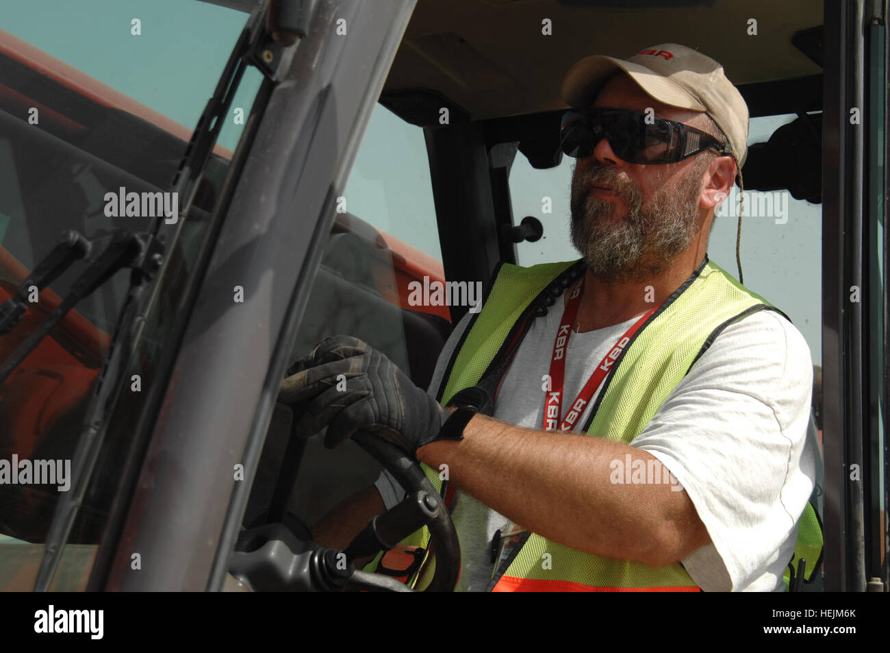 KBR contractors and U.S. Army personnel assist Iraqi personnel in ...