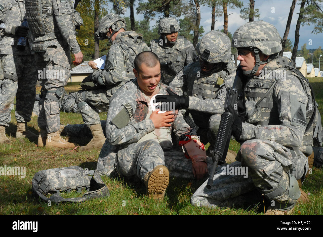 Military personnel conduct tactical hi-res stock photography and images ...
