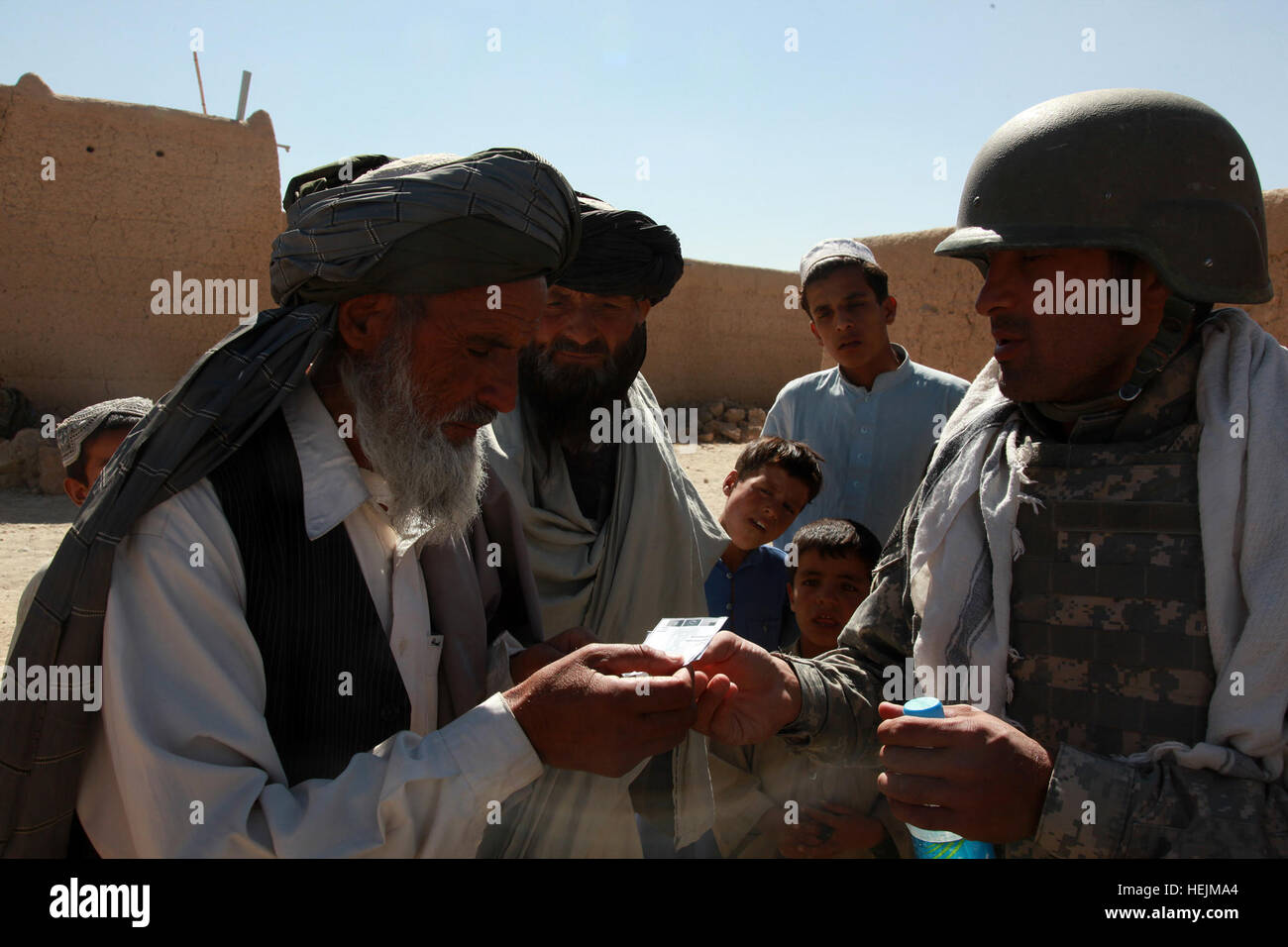 Radios afghan hi-res stock photography and images - Alamy